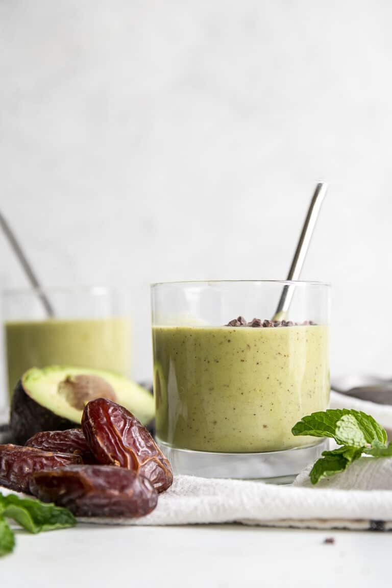 Mint Chocolate Chip Smoothie • Fit Mitten Kitchen